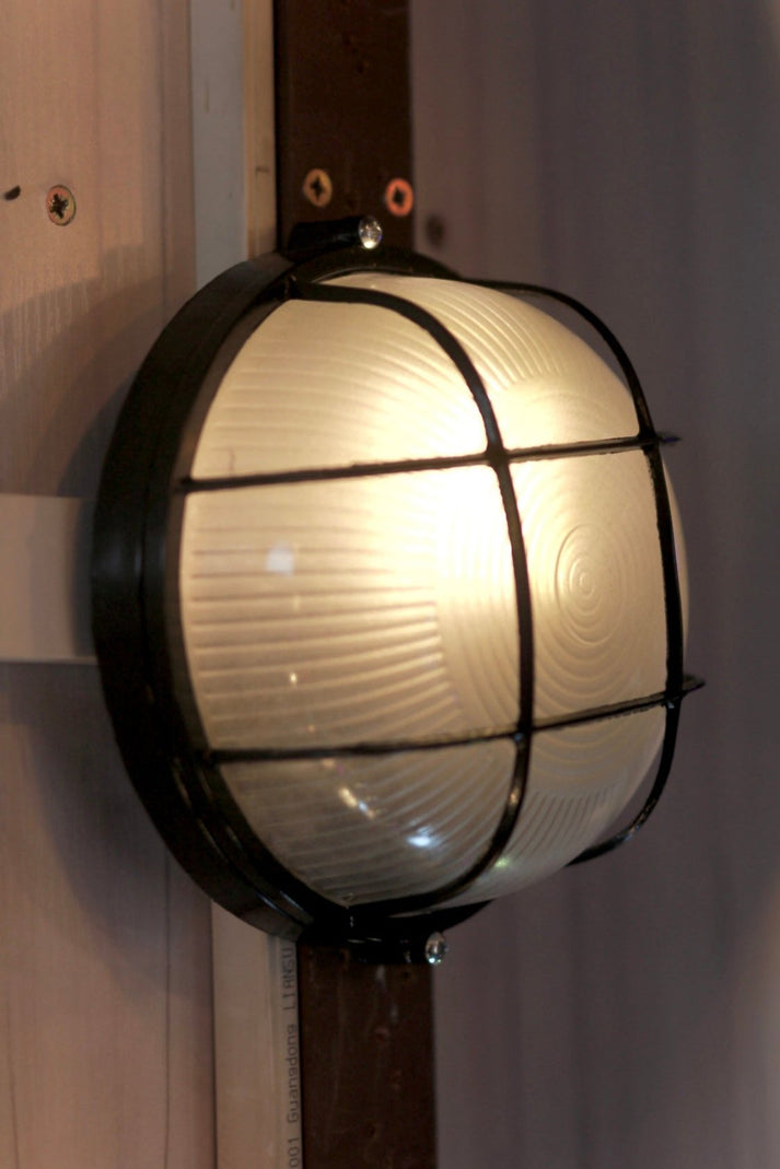 BULKHEAD ROUND BULB – SYNX HOUSE